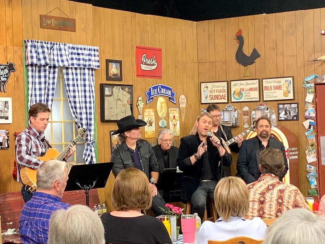 Texas Tenors Visit The Diner - Country Reunion Music