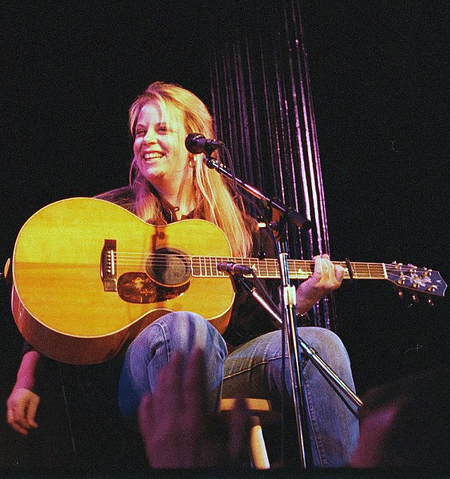Mary Chapin Carpenter: Hall of Fame Songwriter, Unlikely Country Star ...